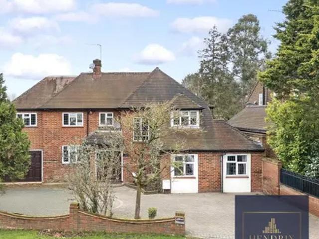 Chigwell Rise, Chigwell, IG7 6AG, United Kingdom | 4 bed house for rent #165481216 | Rentberry