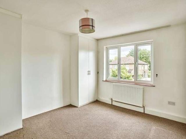 Chigwell Road, Woodford Green, IG8