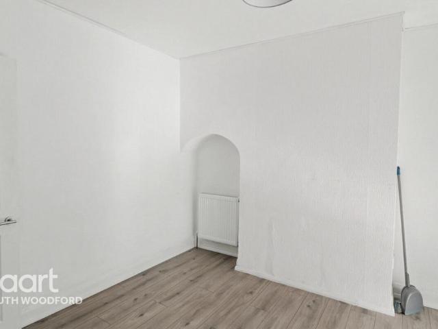 Chigwell Road, WOODFORD GREEN 4 bed terraced house to rent £2,600 pcm £600 pw