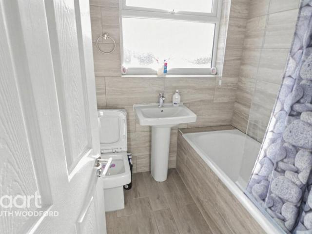 Chigwell Road, WOODFORD GREEN 4 bed terraced house to rent £2,700 pcm £623 pw
