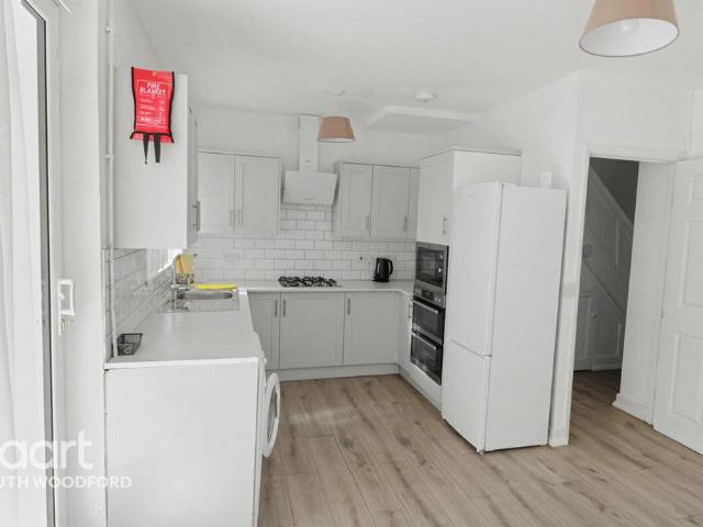 Chigwell Road, WOODFORD GREEN 4 bed terraced house to rent £2,700 pcm £623 pw