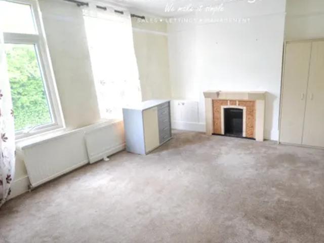 Chigwell Row Post Office, 78 Lambourne Road, Chigwell Row, IG7 6EN, United Kingdom | 2 bed apartment for rent #122297767 | Rentberry