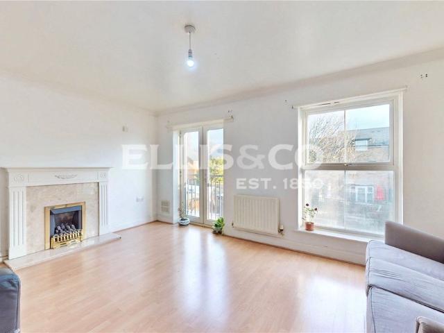 Chilcott Close, Wembley HA0, 4 bed shared accommodation to rent, £3,000 pcm | PrimeLocation