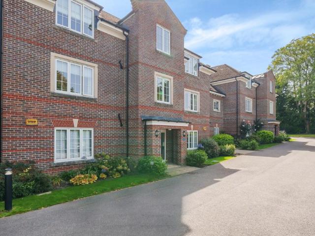 Chilbolton Avenue Winchester SO22 2 bed apartment to rent £1,650 pcm £381 pw
