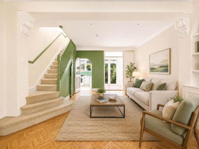 Child`s Street, Earls Court, SW5 2 bed house to rent £3,300 pcm £762 pw