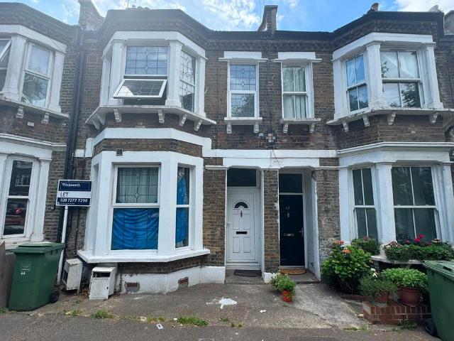 Childeric Road, London, SE14 3 bed apartment to rent £2,395 pcm £553 pw