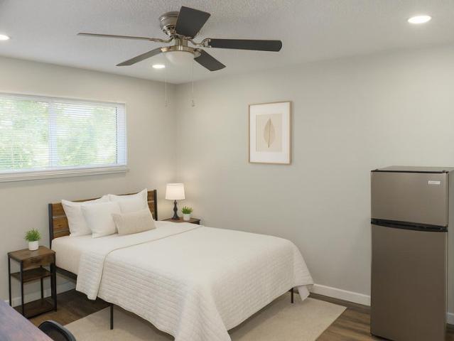 Chill home, Recently Remodeled! Mini Fridges, L