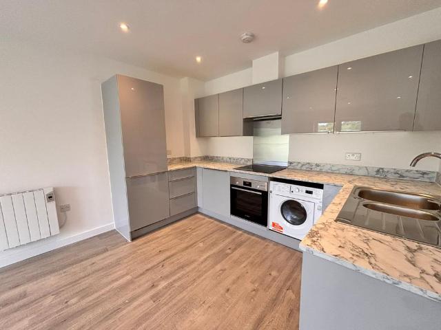 Chilmington Avenue, Chilmington. 2 bed apartment to rent £1,275 pcm £294 pw