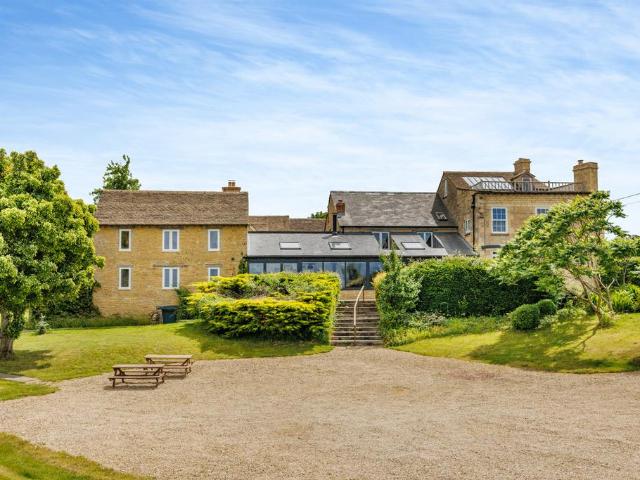 Chilson Hill, Oxfordshire, OX7 6 bed country house to rent £8,500 pcm £1,962 pw