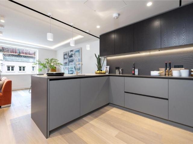 Chilworth Mews, London W2 4 bed house to rent £8,000 pcm £1,846 pw
