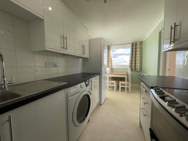 Chiltern View Road, Uxbridge UB8, 2 bed flat to rent, £1,500 pcm | PrimeLocation