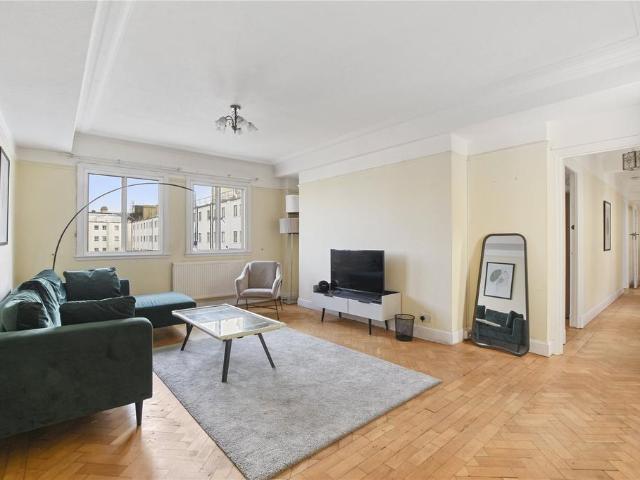 Chiltern Court, Baker Street, London 3 bed flat to rent £4,247 pcm £980 pw