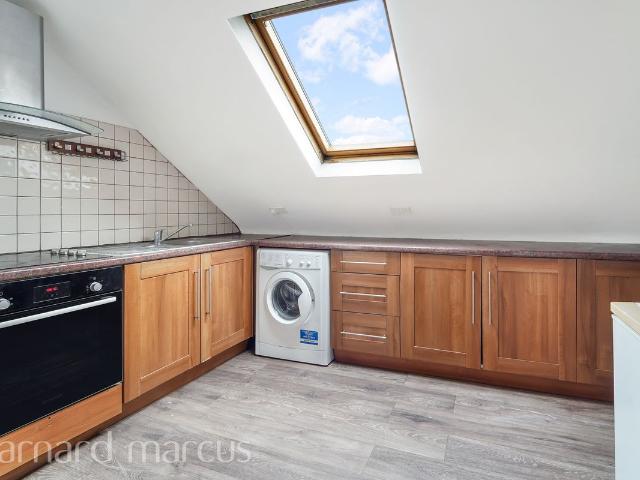 Chiltern Drive, Surbiton KT5, 1 bed flat to rent, £1,350 pcm | PrimeLocation