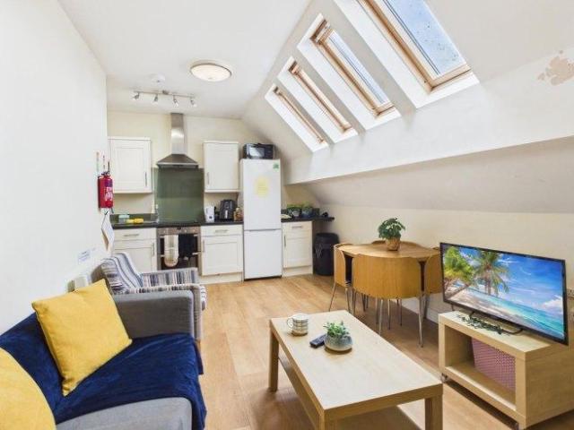 China Street 4 bed house share to rent £2,236 pcm £516 pw