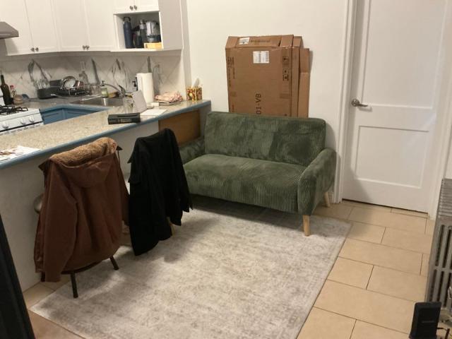 Chinatown Apt Great Location Low Rent