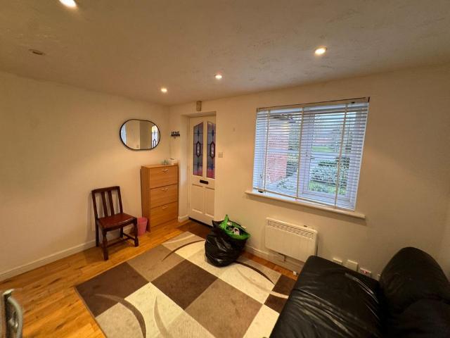 Chingford, E4 3 bed flat to rent £2,050 pcm £473 pw