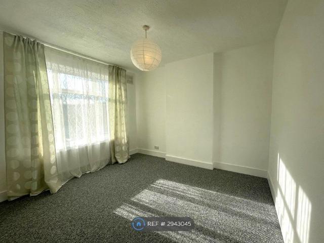 Chingford, London E4, 1 bed flat to rent, £1,200 pcm | PrimeLocation