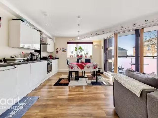 Chingford Mount Road, Chingford 2 bed apartment for sale £35.