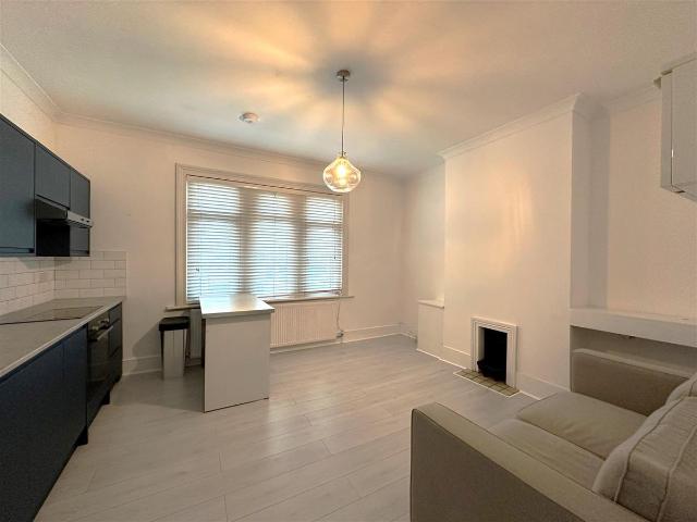Chingford Mount Road, Chingford E4, 2 bed flat to rent, £1,800 pcm | PrimeLocation