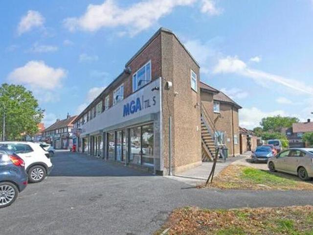 Chingford Mount Road, London, 3 Bedroom Flat