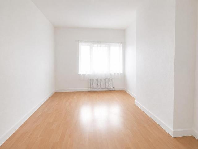 Chingford Mount Road, London E4 2 bed flat to rent £1,650 pcm £381 pw