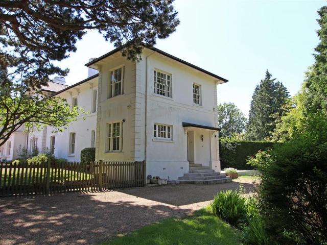 Chipstead 4 bed semi detached house to rent £3,250 pcm £750 pw