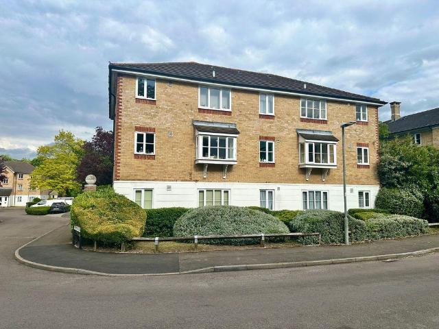 Chipstead Close, South Sutton / Belmont Studio to rent £1,150 pcm £265 pw
