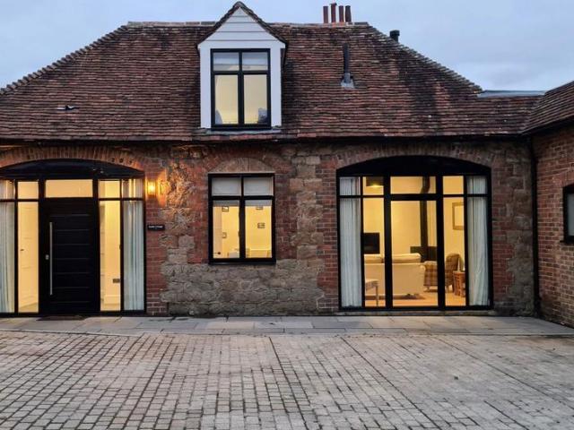 Chipstead Lane, Sevenoaks TN13 2AG 3 bed cottage to rent £4,200 pcm £969 pw