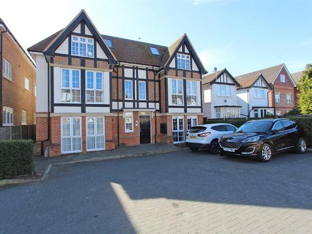 Chipstead Valley Road 2 bed apartment to rent £1,700 pcm £392 pw