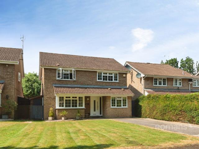 Chippendale Close, Blackwater, Camberley GU17, 4 bed detached house to rent, £2,850 pcm | PrimeLocation