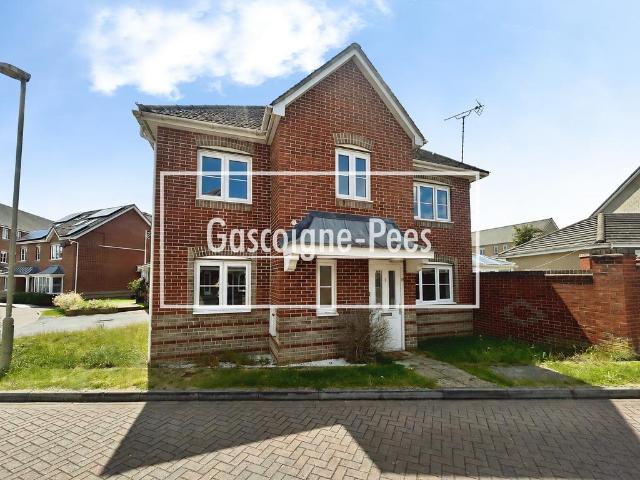 Chippenham Close, Basingstoke, RG22 3 bed house to rent £1,900 pcm £438 pw