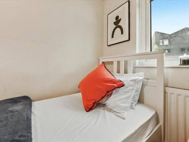 Chippenham Road, London W9, Room to rent, £1,200 pcm | PrimeLocation