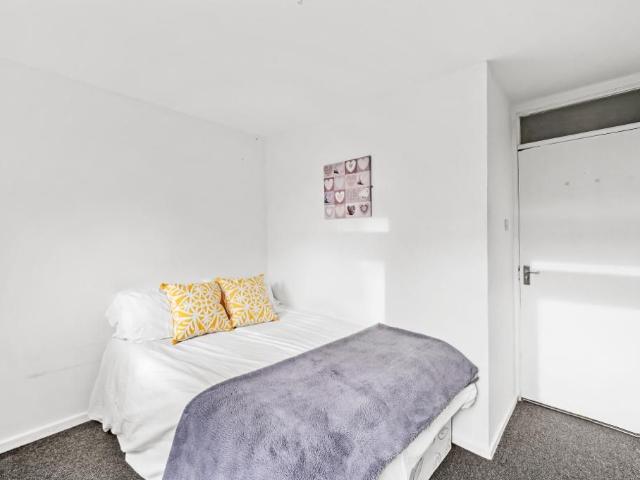 Chippenham Road, London W9, Room to rent, £1,400 pcm | PrimeLocation
