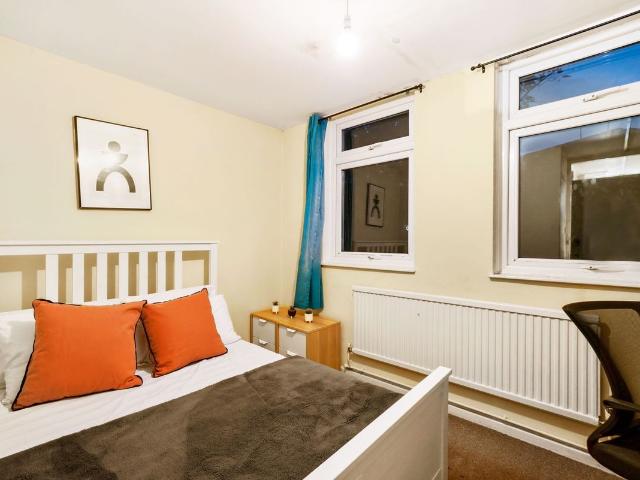 Chippenham Road, London W9, Room to rent, £1,400 pcm | PrimeLocation