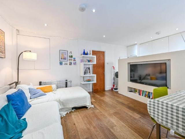 Chippenham Road, Maida Vale, London, W9 3 bed flat to rent £4,500 pcm £1,038 pw