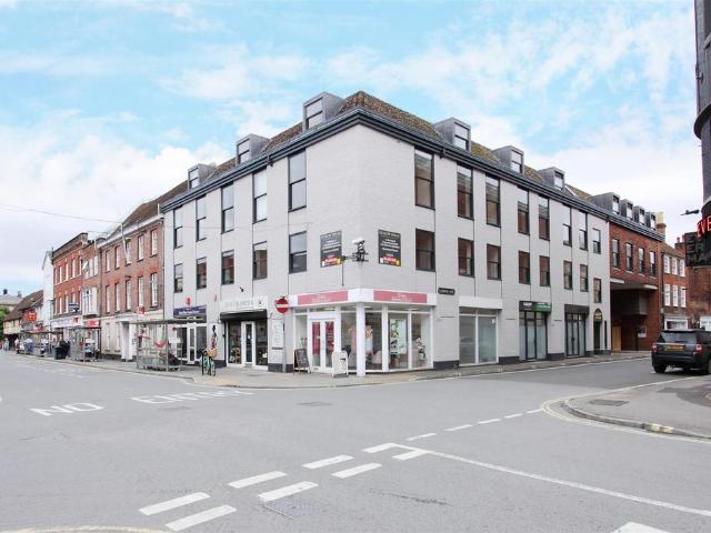 Chipper Lane, Salisbury 2 bed flat to rent £1,700 pcm £392 pw