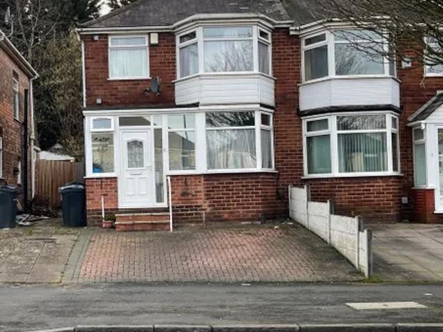 Chipperfield Rd / Millington Rd, Chipperfield Road, Tyburn, B36 8BY, United Kingdom | 3 bed duplex for rent #167394978 | Rentberry