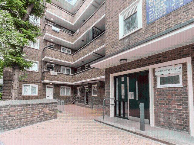 Chisenhale Road, London E3 3 bed flat to rent £2,500 pcm £577 pw