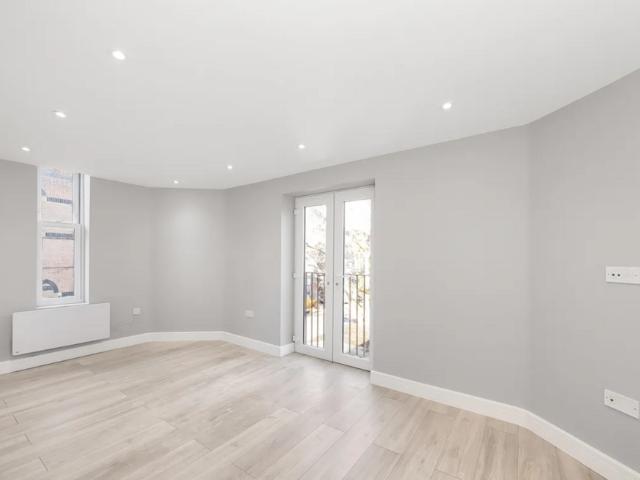 Chislehurst Road, Chislehurst BR7 3 bed flat to rent £2,030 pcm £468 pw