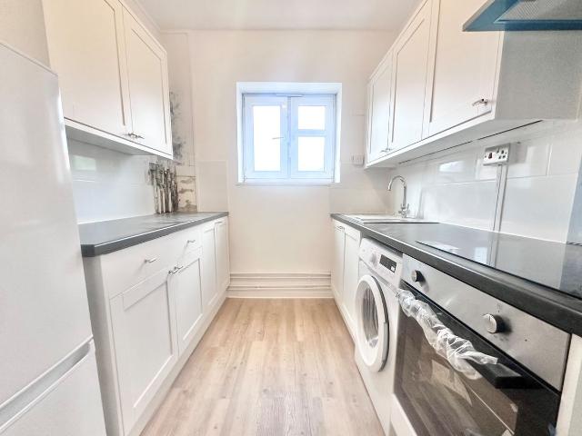 Chiswell Square, Kidbrooke SE3, 1 bed flat to rent, £1,300 pcm | PrimeLocation