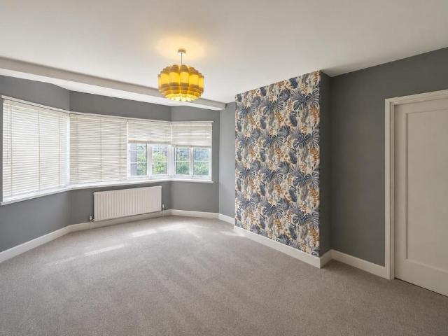 Chiswick Village Chiswick 2 bed flat to rent £2,000 pcm £462 pw