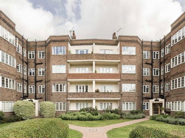 Chiswick Village, London W4 2 bed flat to rent £2,400 pcm £554 pw