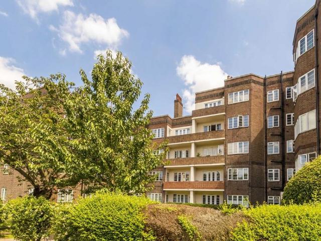 Chiswick Village, London W4 2 bed flat to rent £2,300 pcm £531 pw