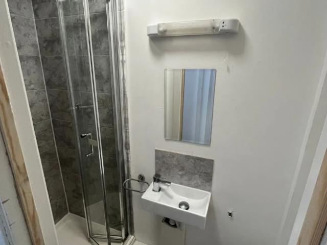 Chiswick W4 Studio to rent £1,349 pcm £311 pw