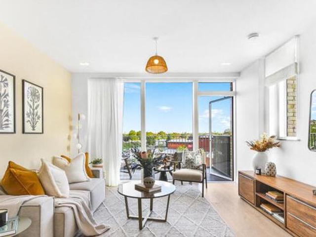 Chiswick Green, Chiswick High Road, 2 Bedroom Apartment