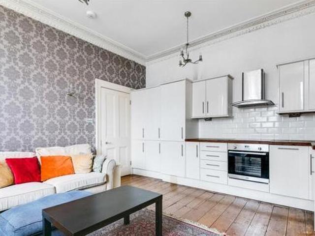 Chiswick High Road, Chiswick, 2 Bedroom Flat