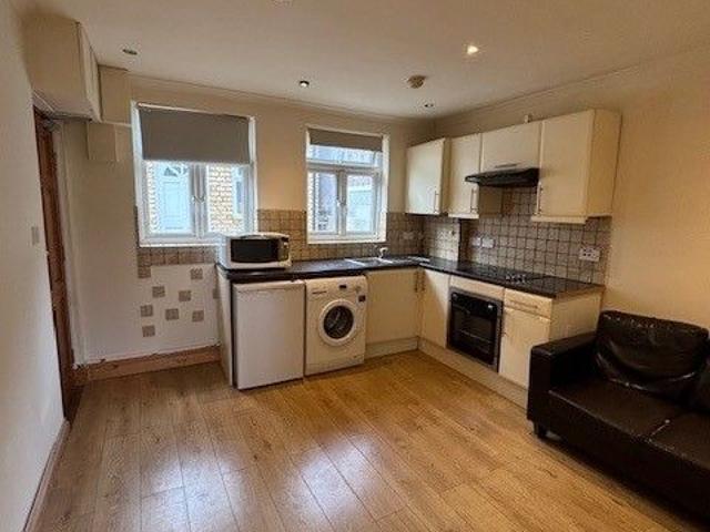 Chiswick High Road, Chiswick, London W4, 1 bed flat to rent, £1,650 pcm | PrimeLocation