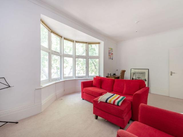 Chiswick High Road, Chiswick, London W4, 2 bed flat to rent, £2,500 pcm | PrimeLocation