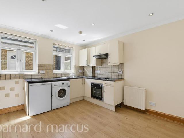 Chiswick High Road, Chiswick, London 1 bed flat to rent £1,600 pcm £369 pw