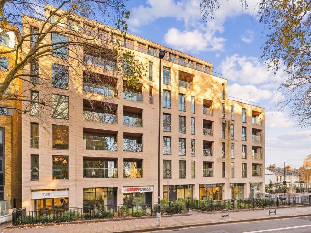Chiswick High Road, Chiswick W4, 2 bed flat to rent, £3,300 pcm | PrimeLocation